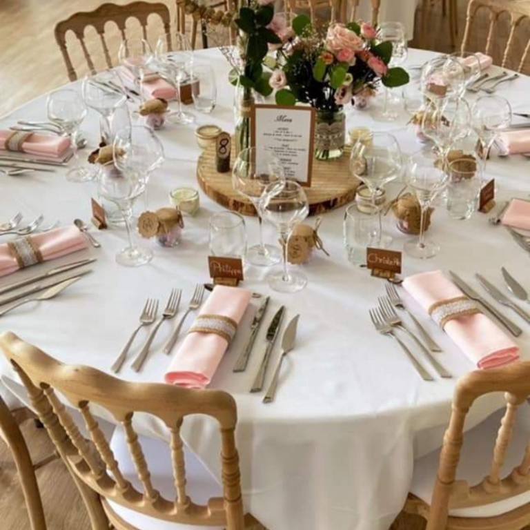 Location table ronde 2m (10 à 12 personnes) - Clauday Evénements